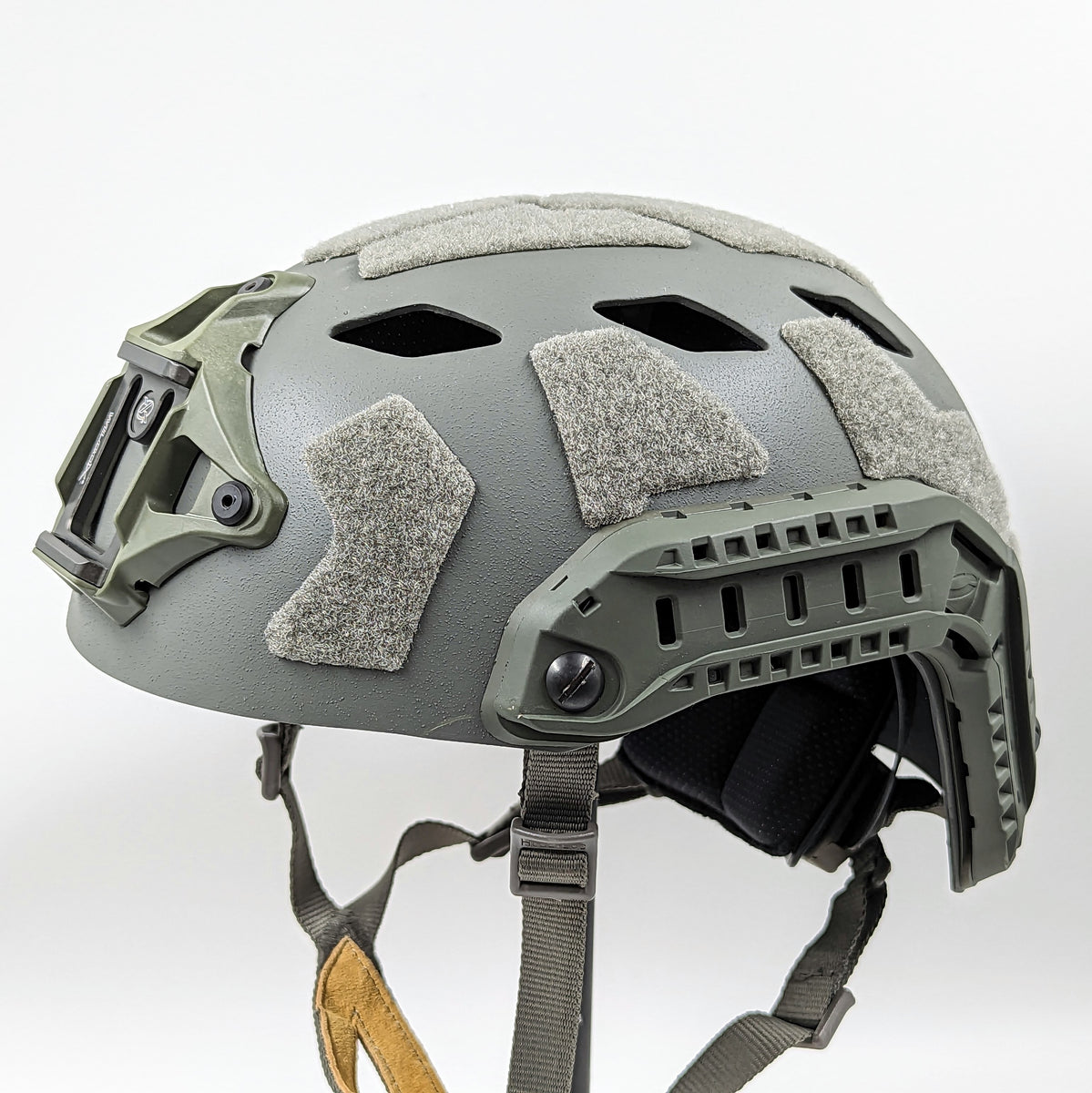EON Carbon Composite Helmet – Opfor Night Solutions Corp